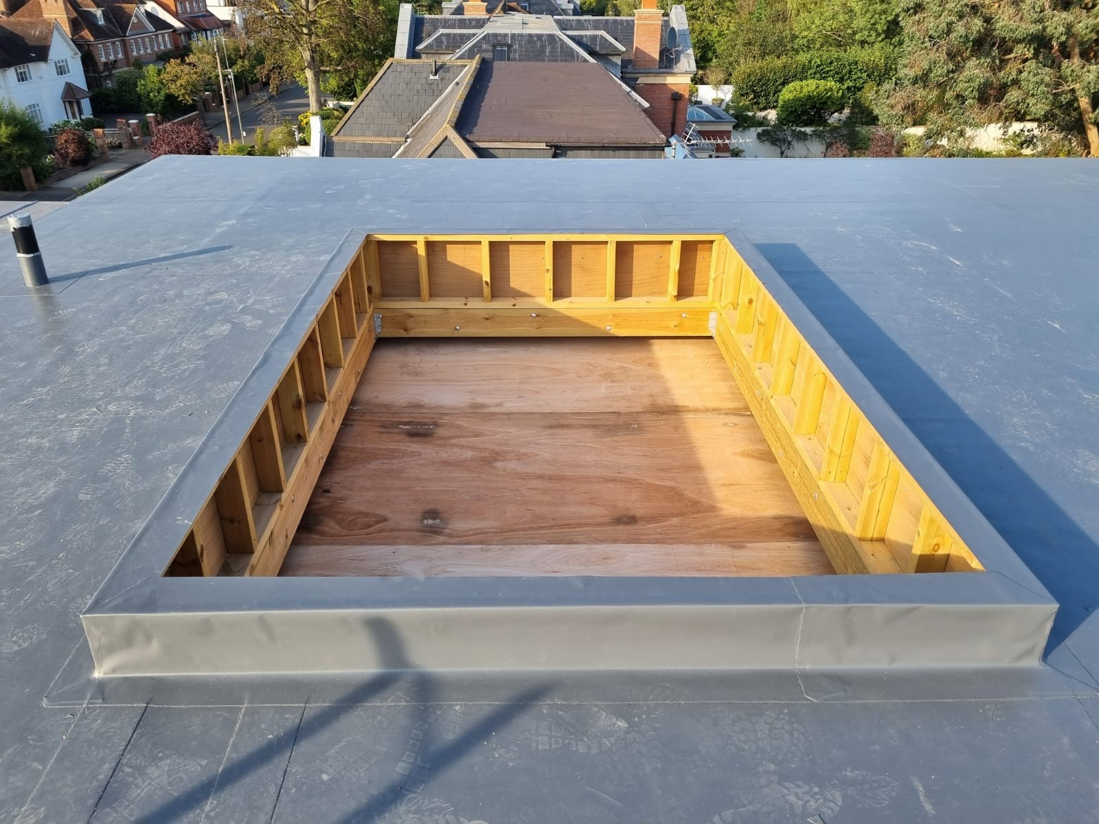 Fascia with Guttering vs Parapet Cornice | Which Is Best?